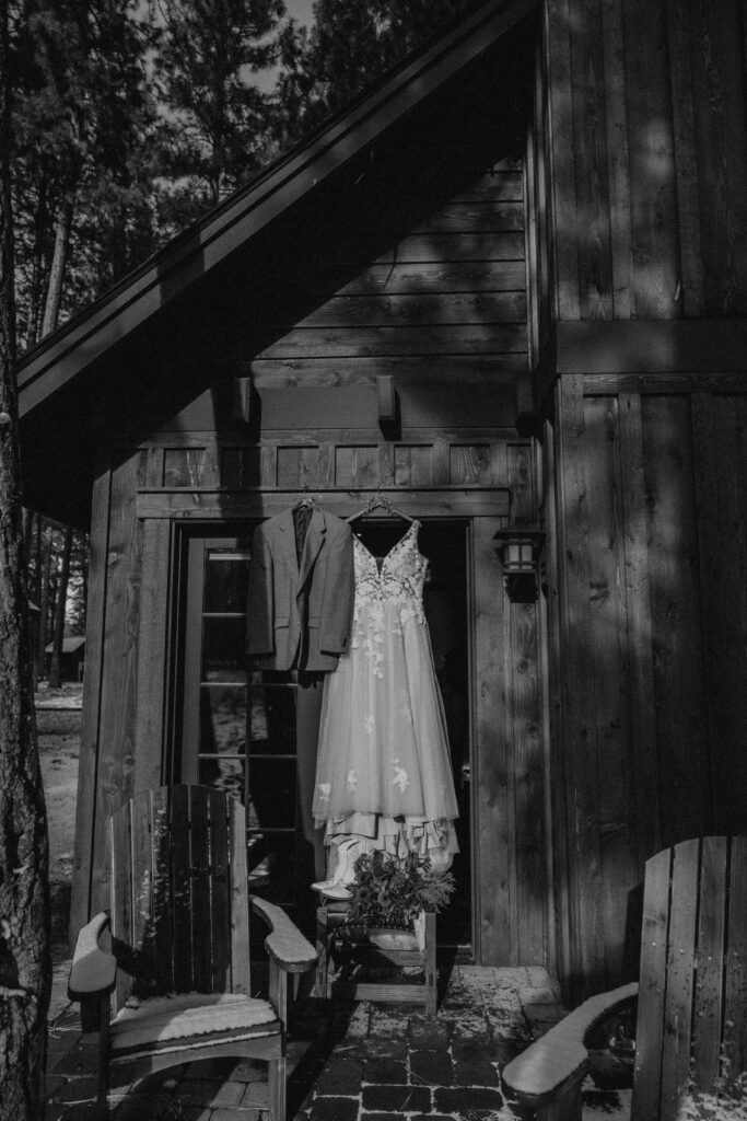 Winter Destination Elopement in Oregon | Esther Rohr Photography