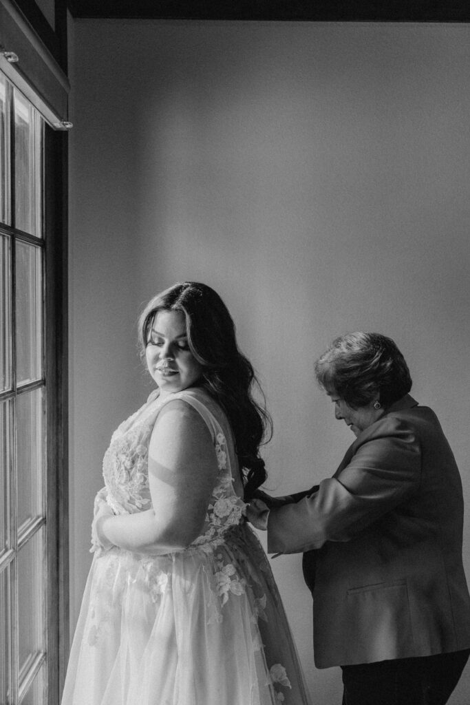 Winter Destination Elopement in Oregon | Esther Rohr Photography