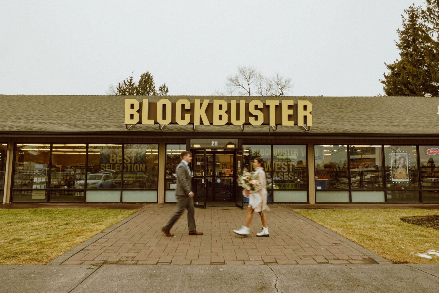 The Last Blockbuster Vintage Elopement | Esther Rohr Photography