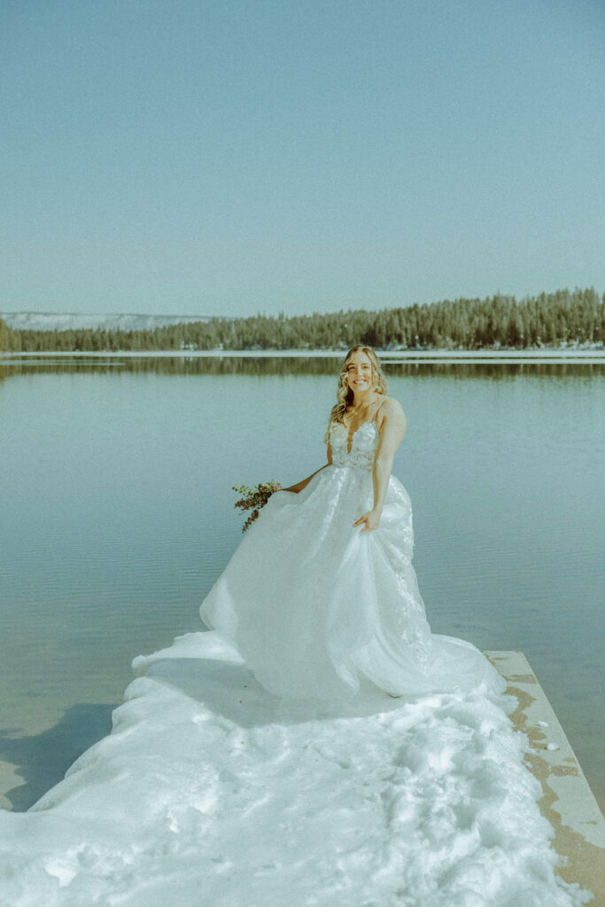 Winter Bridal Shoot at Suttle Lake | Esther Rohr Photography